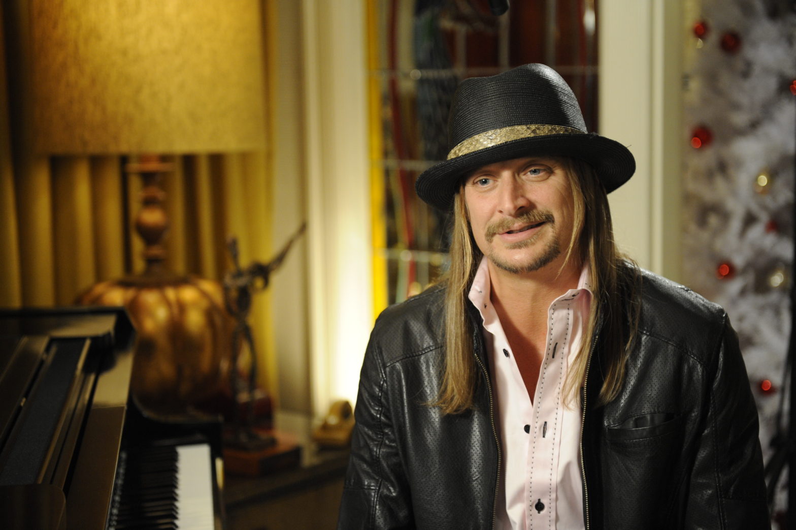 Kid Rock Meets The King at Graceland - Live from the Artists Den