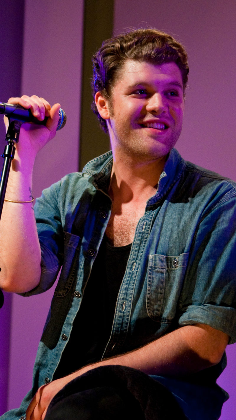 Daniel Merriweather Sings a Soulful Set for Crowd at Sotheby's - Live ...