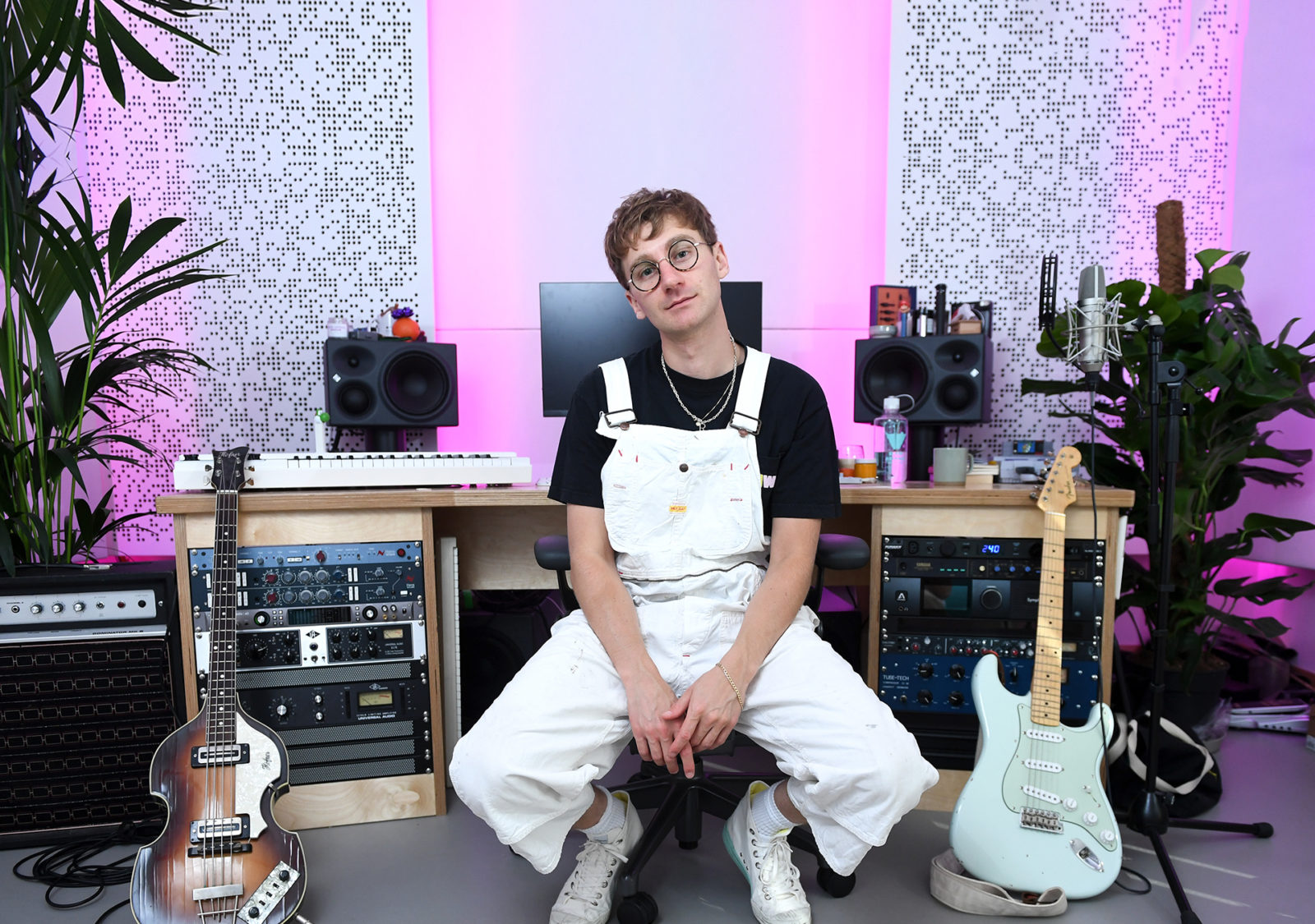 Glass Animals' Dave Bayley performs at his London home studio - Live ...